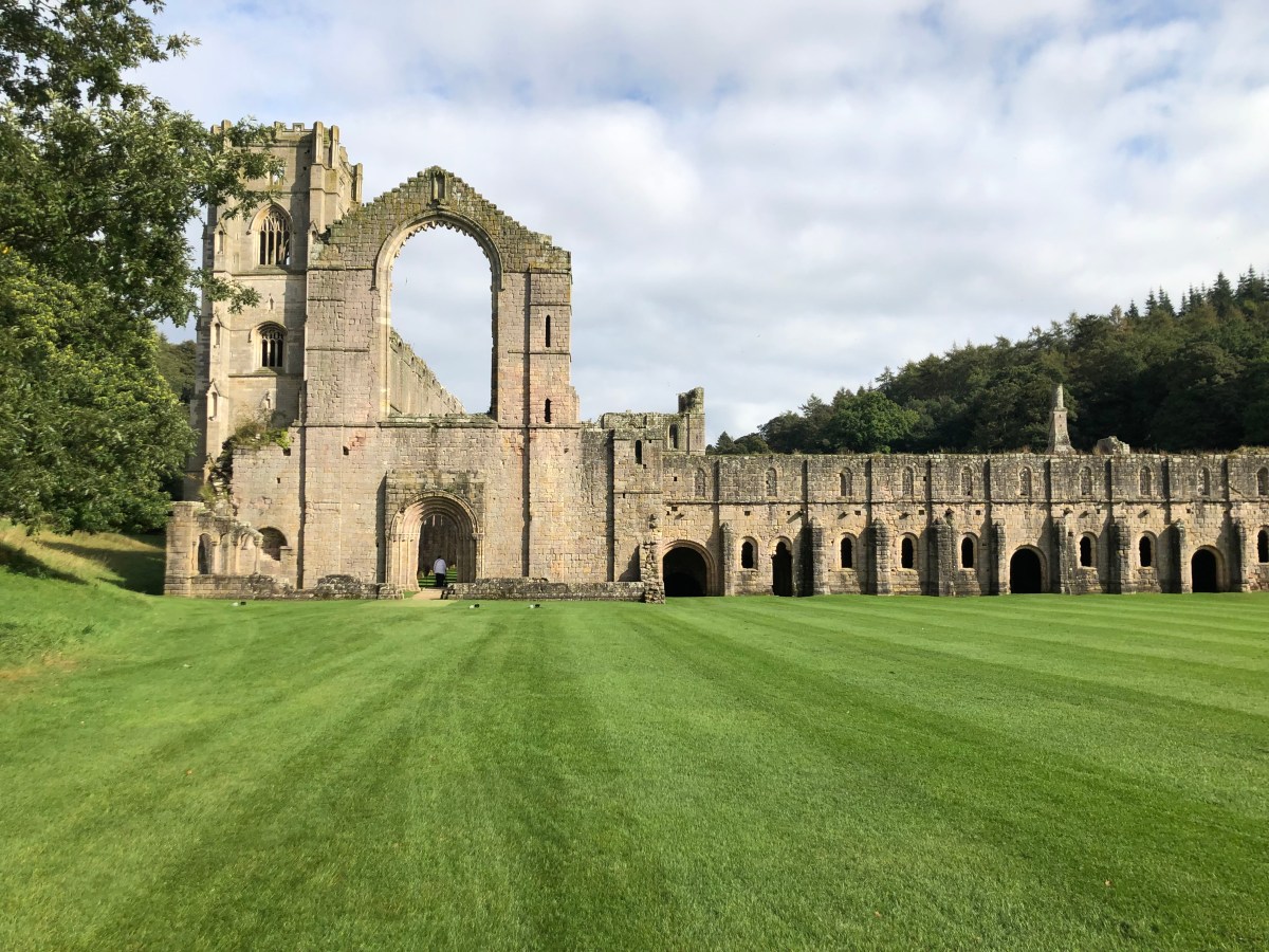 A Yorkshire break — Fountains Abbey, York, heritage trains, moors and ...
